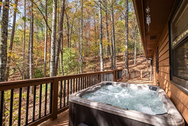 Olaf's Gone Hiking I Hot Tub & Fireplace - Suches, GA