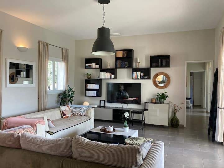 Grande Villa Moderne Cosy , Avec Piscine - French Riviera
