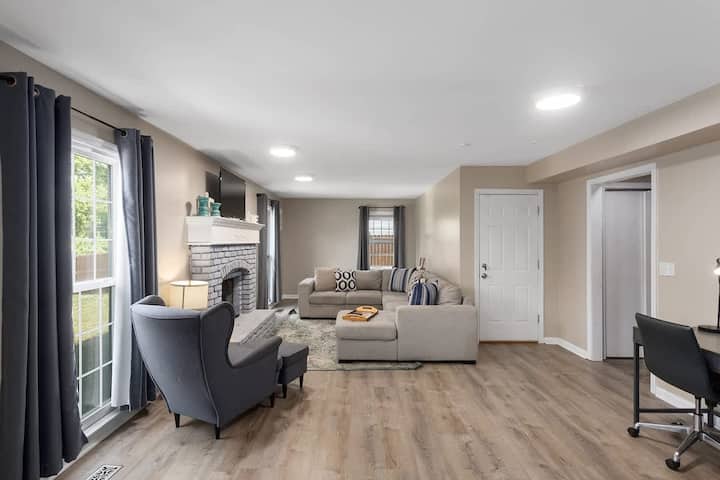 5br Home Sleeps12|firepit, King Beds_chiefs Ready! - Kansas City, MO