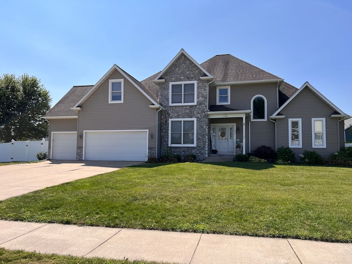 The Treehouse - Stevensville, MI