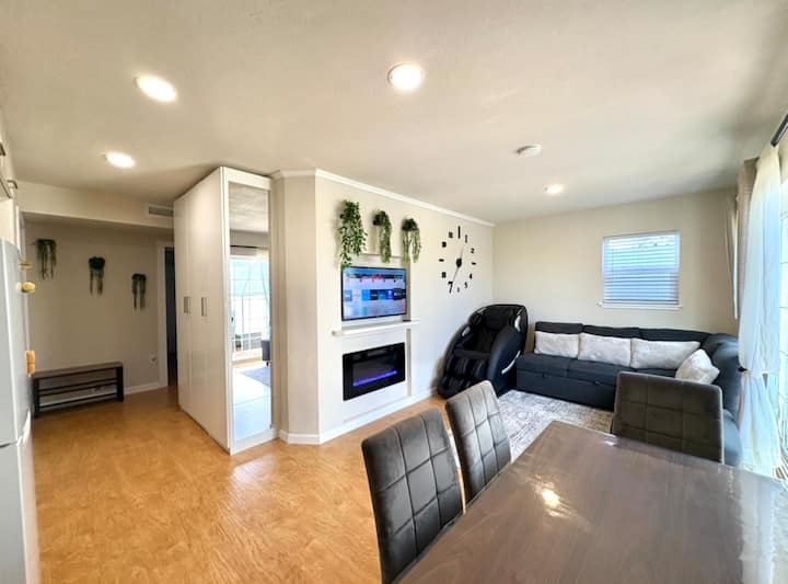 Brand New Luxury Apartment With Massage Chair - Pacífica, CA