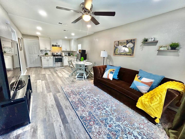 3 Br 2 Ba Home Near Stockyards - Fort Worth, TX