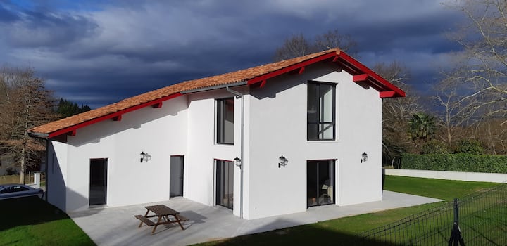 Espelette - Grande Villa Proche Du Centre Ville - Espelette