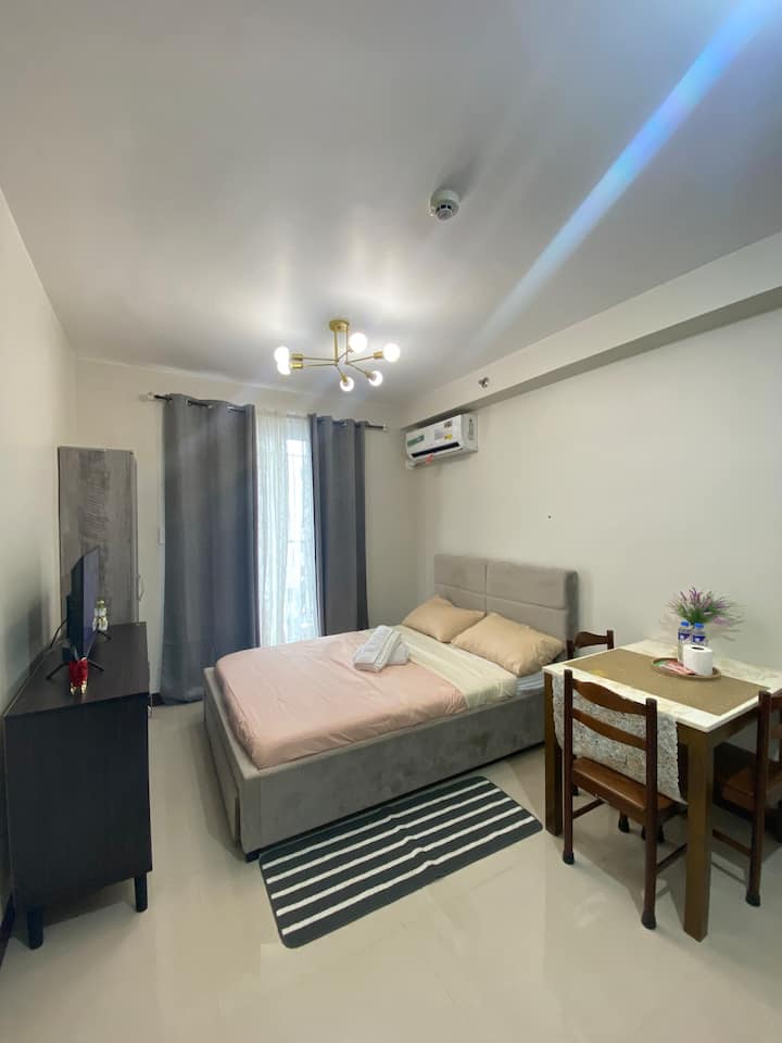 Sunset Relaxing View Condo With Pool & Playground - Lapu-Lapu City