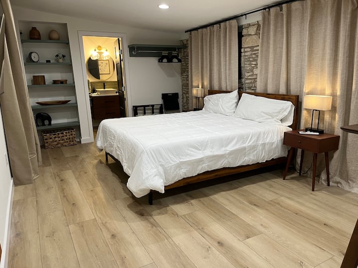 Entire Guest Studio With Private Entrance - Austin, TX