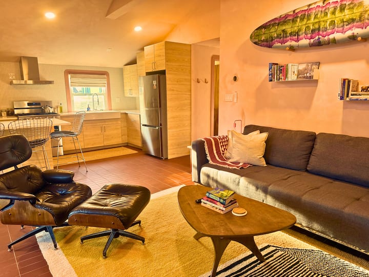 Breezy, Mid-century Apartment In Og - Belmar, NJ
