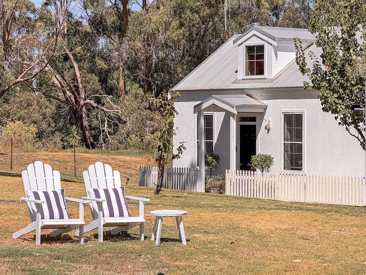 Clonmara - King View Suite With Spa Bath - Port Fairy