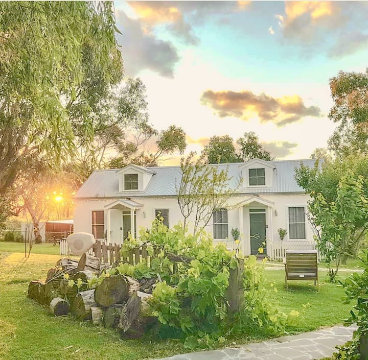 Clonmara - King View Suite With Spa Bath - Port Fairy