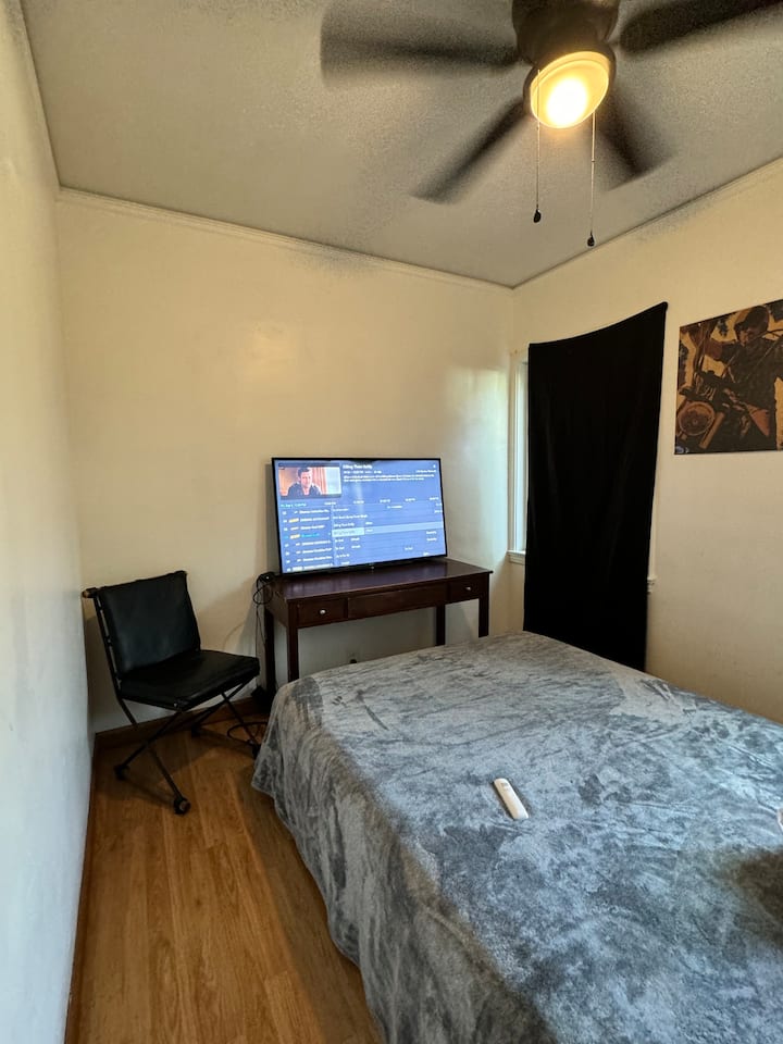 Tower Motel. Smoking Ok. - Fresno, CA