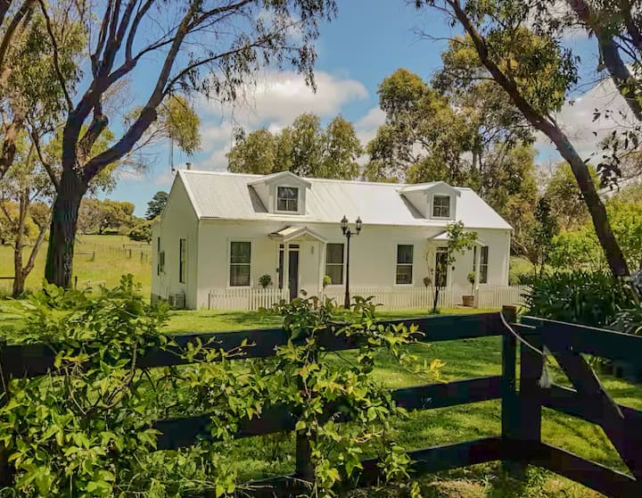 Clonmara - King View Cottage With Spa Bath - Port Fairy