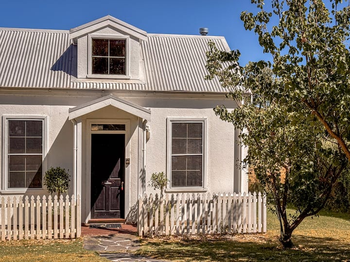 Clonmara - King View Cottage With Spa Bath - Port Fairy