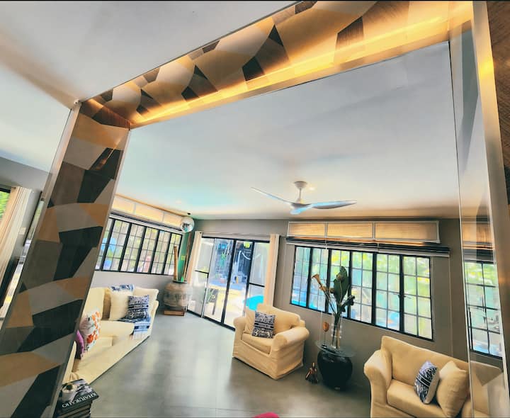 Charming City Villa W/ Private Pool & Big Garden - Muntinlupa