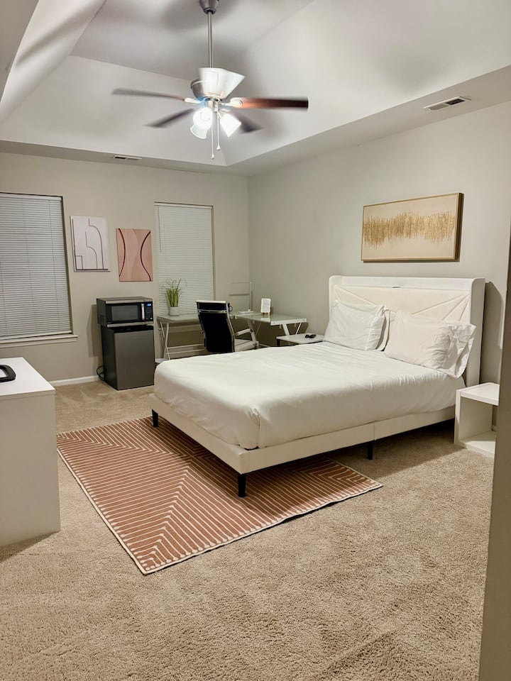 Private Bedroom & Bath In Home (The Master) - Harrisburg, NC