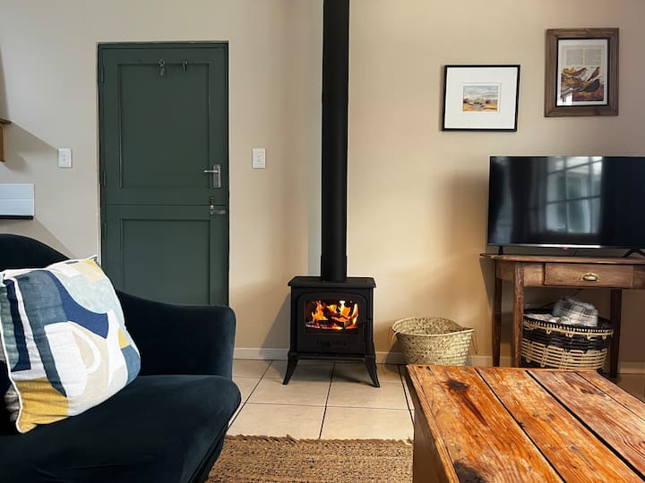 Quiet, Homey Hilton Retreat With Solar & Fireplace - Hilton