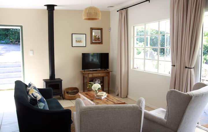 Quiet, Homey Hilton Retreat With Solar & Fireplace - Hilton