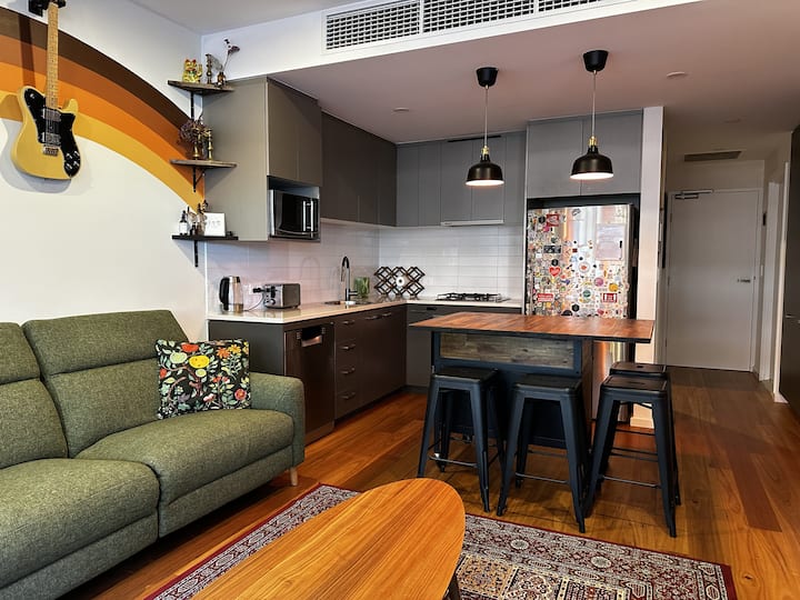 Retro Modern 2 Bedroom Apartment In New Port - Port Adelaide