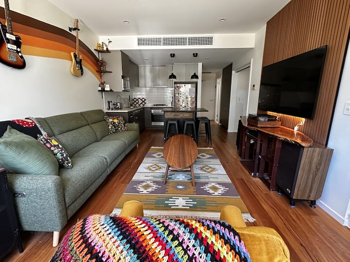 Retro Modern 2 Bedroom Apartment In New Port - Port Adelaide