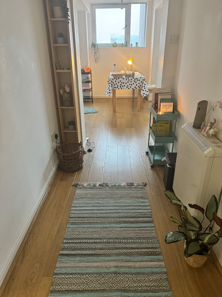 Skyline Serenity: Cosy Flat - Glasgow
