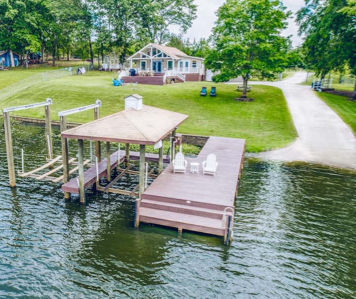 Premier Lakefront Home With Endless Amenities - Ridgeway, SC