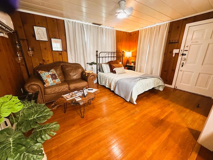 Petite Cottage #1-historic Abi - Abilene, TX