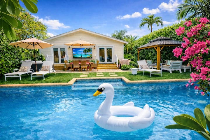 Las Olas Gem: Heated Pool, Hot Tub, Near Beach - Fort Lauderdale