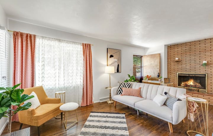 Relaxing And Convenient, Saffron Apartment - Great Falls, MT