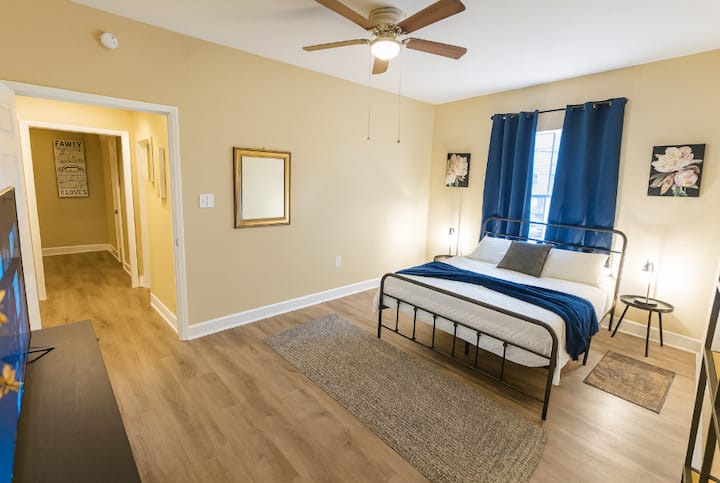 Ultimate Group Escape 3br/2ba Home W/ Patio! - Highland Park - San Antonio