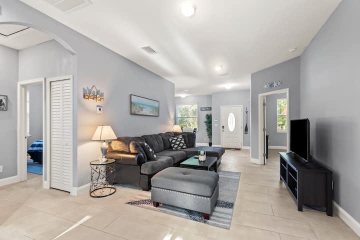 The Blue Oasis, A Beach-themed Florida Getaway - Tampa, FL