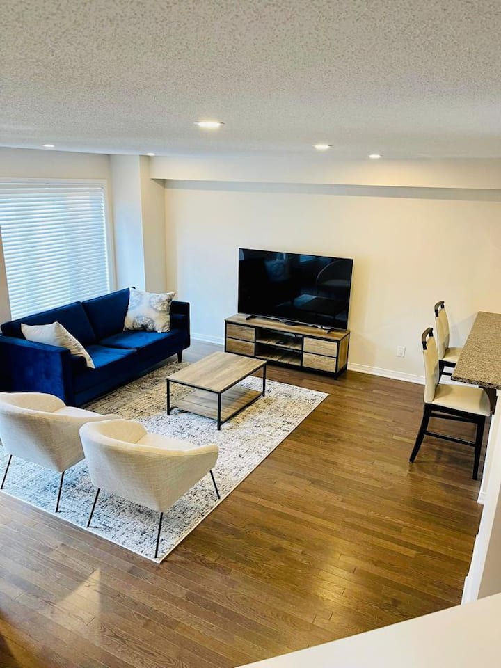 Elegant 2 Bedroom Home. - Kanata