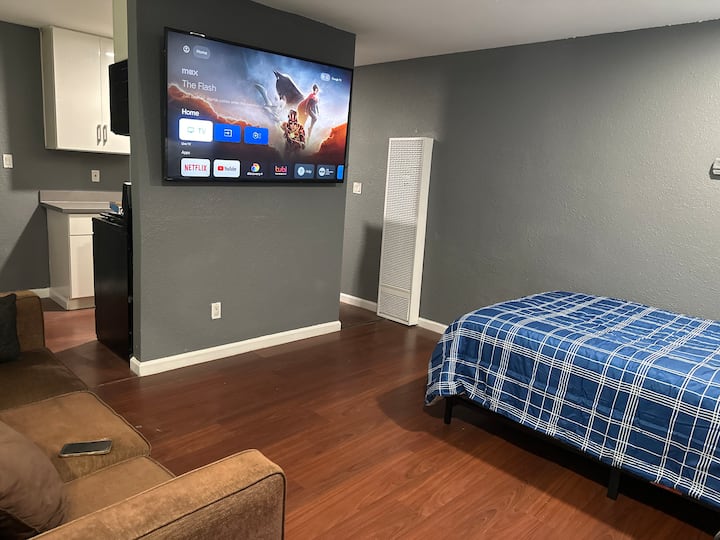 Private One Bedroom Apartment-3 - Stockton, CA
