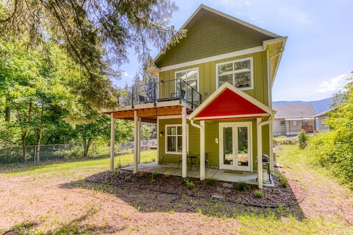 Dog-friendly Studio With River View, Patio - Carson, WA