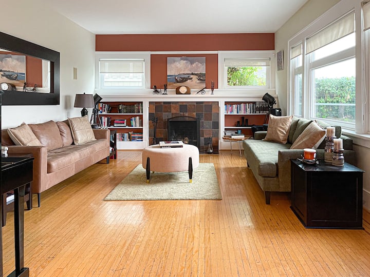 Charming, Spacious Home Near Ubc - Vancouver