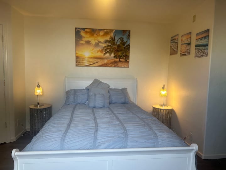 Relaxing Room With Jacuzzi/pool & Privatebathroom - Tucson, AZ