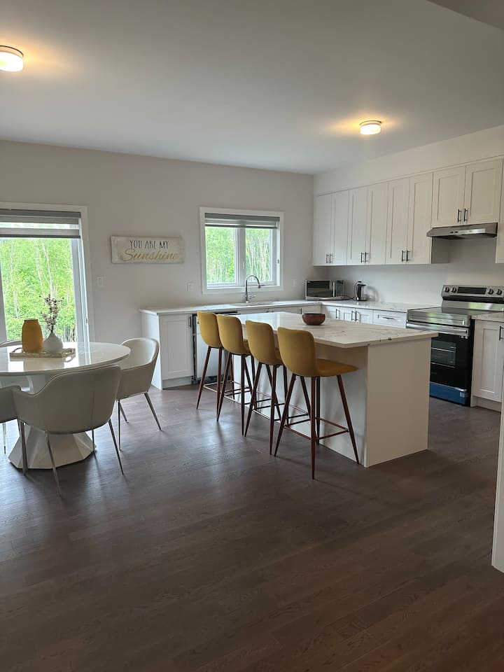 Luxury 5 Bedroom Home In Simcoe - Port Dover