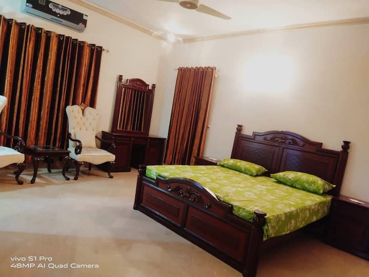 Fully Furnished 5 Bed B/n House Available For Rent - Lahore
