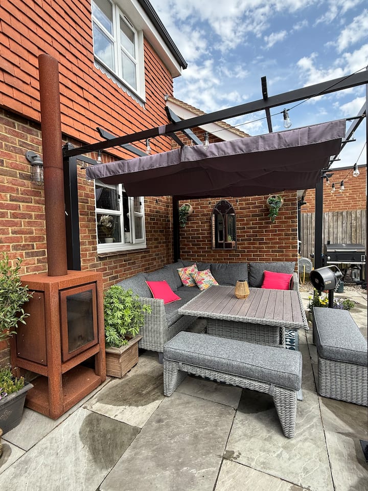 Large Family Home Near The Coast - Hythe