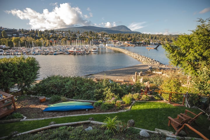 Oceanfront Suite With King Bed (Sand & Sea) - Gibsons