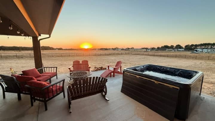 Relaxing Ranch Style Lake Retreat* Hot Tub Getaway - Lake Texoma
