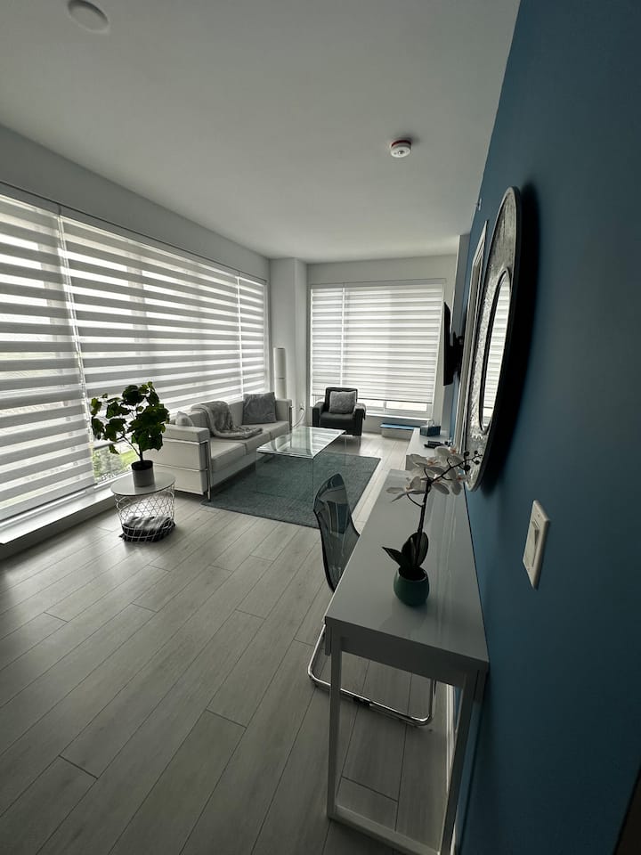 Luxury Condo By Yorkdale Mall - Toronto, ON