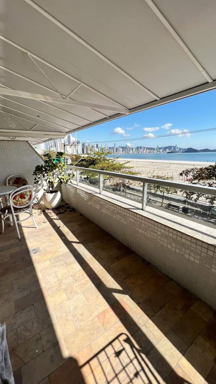 Apartamento Frente Mar Barra Sul - バウネアーリオ・コンボリウー