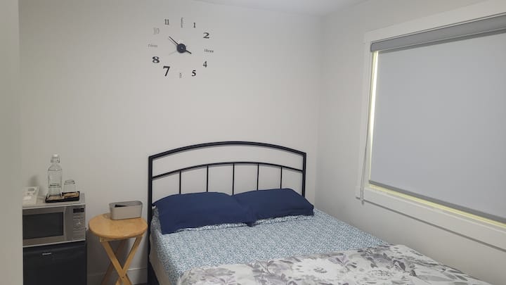 One Bedroom Set In Surrey - Langley