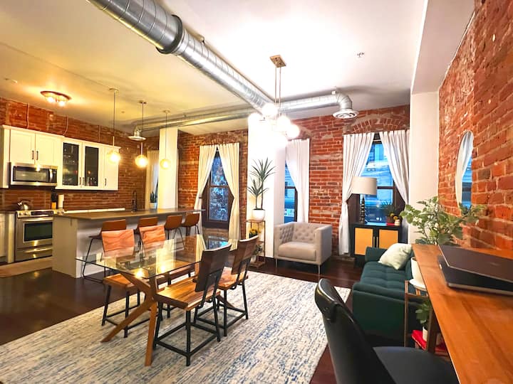 Historic Brick Loft W/ Rooftop Deck + Free Parking - Denver, CO