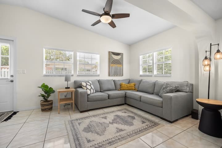 Wood Street Getaway - Bayfront Park, Sarasota
