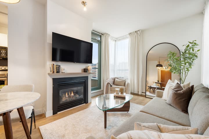 The Cozy Corner: Modern 2-bedroom Retreat - Vancouver