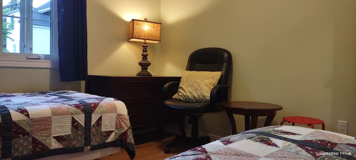One Room With Two Single Beds. - Niagara Falls, NY