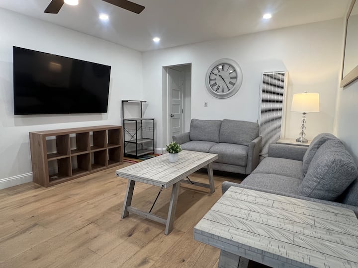 Surf City Usa! Walk To The Beach And Downtown! - Huntington Beach, CA