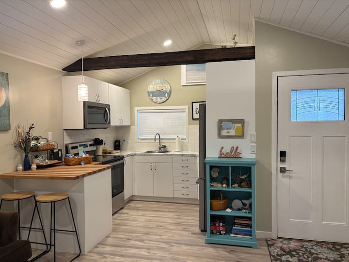 The Leona (Relax And Unwind) - ELK RIDGE, Shoals