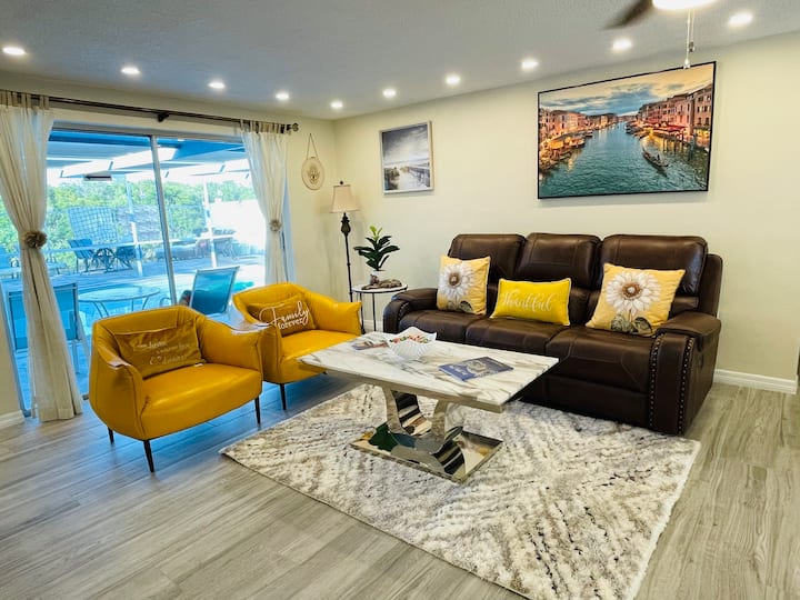 Private Lakefront Getaway • Heated Pool & Jacuzzi - Tarpon Springs, FL