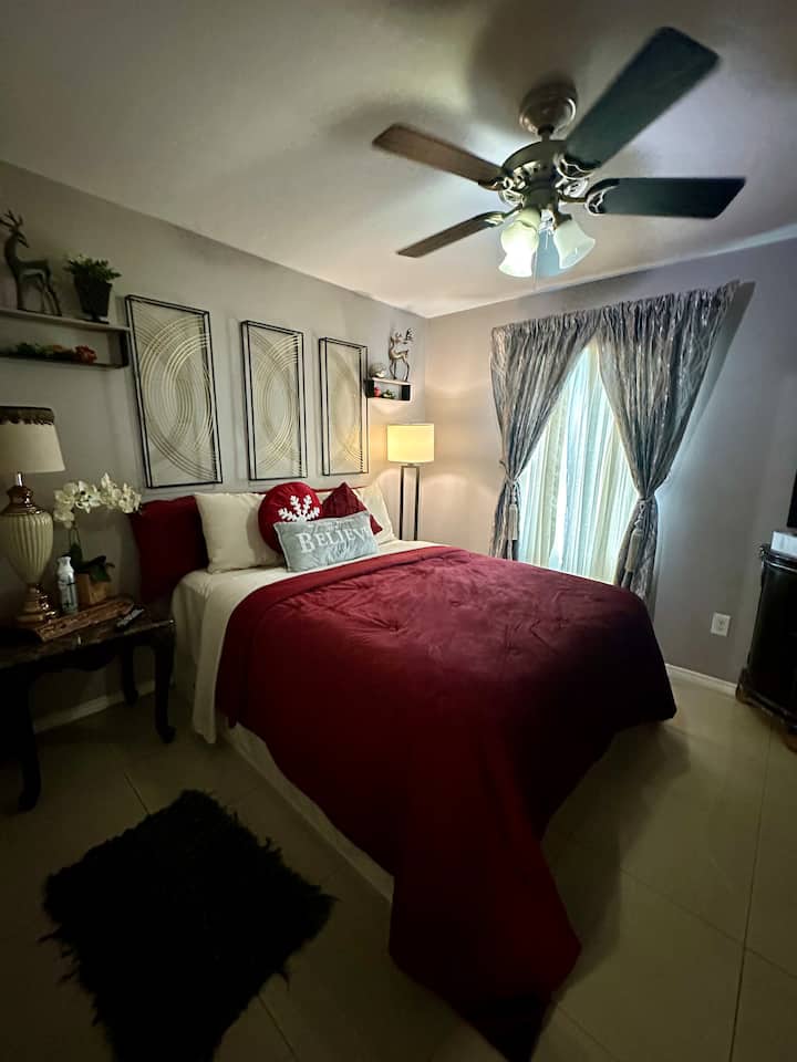 Estancia Queen 2 - Laredo, TX