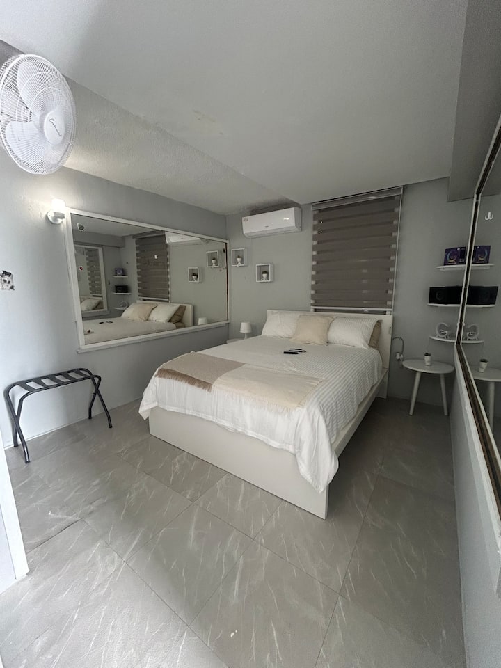 Cozy Apartment Near Beach - Levittown